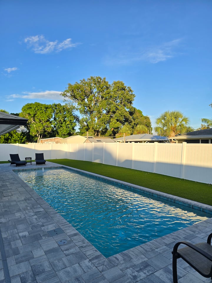 Coastal Palms! 4 Bedroom/2 Bath, Close To Beaches. - Sarasota, FL