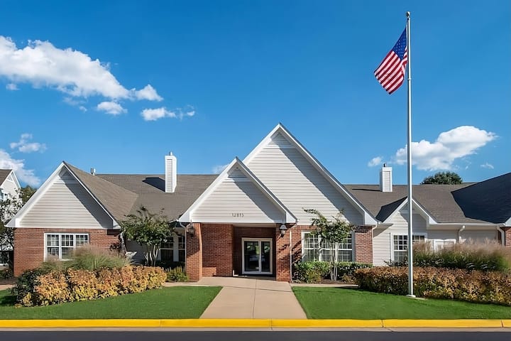 Get An Overall Fantastic Stay! Free Breakfast - Fairfax, VA