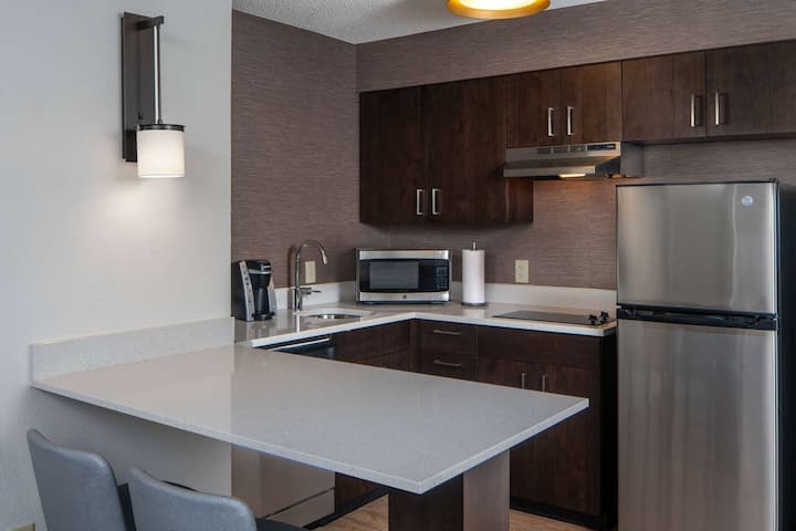 Best Place To Unwind! Pets Allowed, Free Breakfast - Fairfax, VA