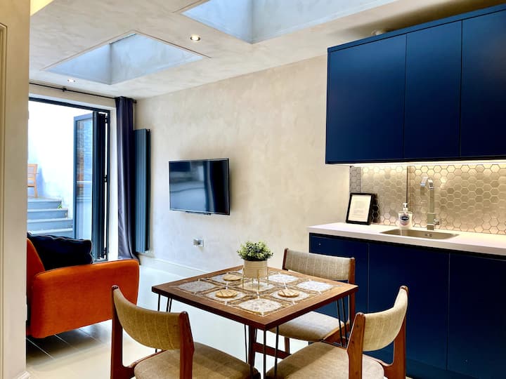 Finsbury Park 1 Bedroom Garden Apartment - Southgate - London