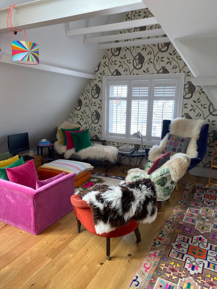 Cute Attic Flat With Free Parking - Oxford
