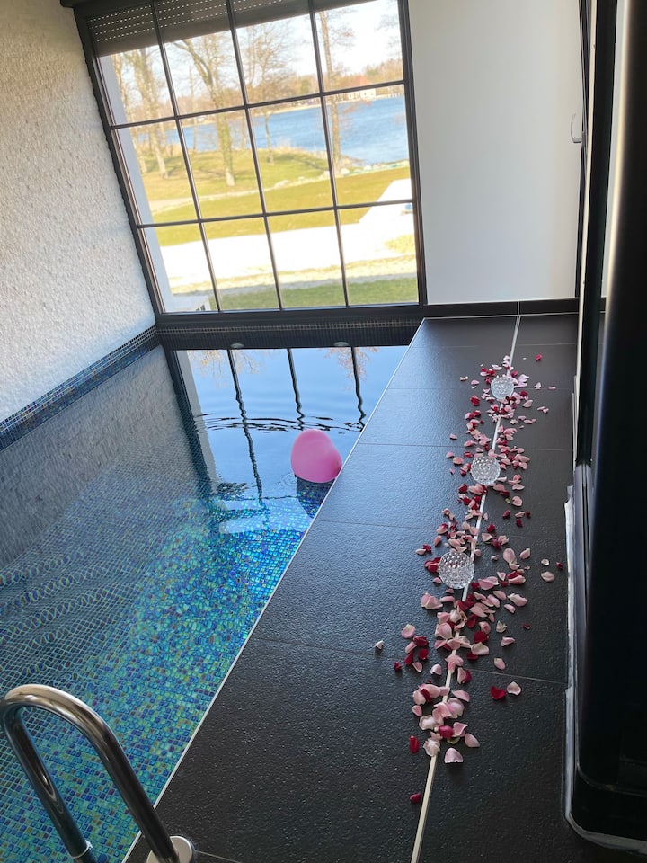 Loft Luxe Vue Lac | Piscine Chauffée & Spa - Parc Animalier de Sainte-Croix