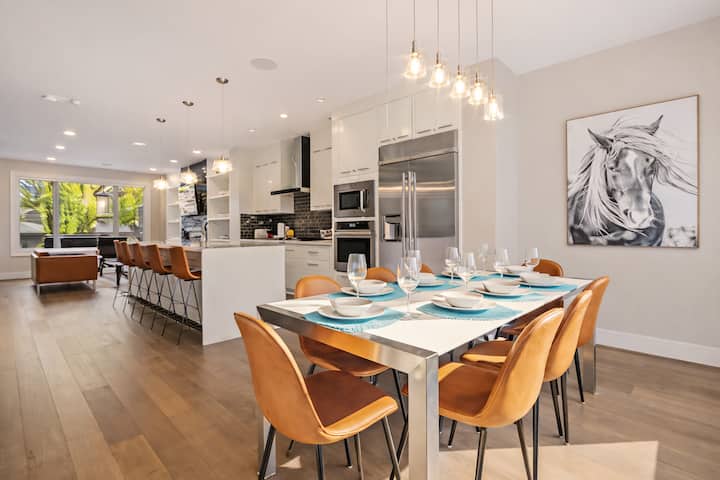 Luxury Downton Home W/ac, Free Parking &Jetted Tub - Calgary
