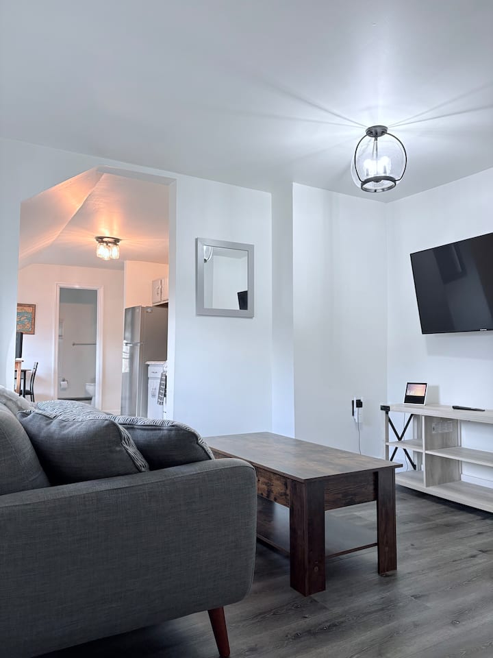 Bayport-2 Bedrooms 1 Bath Modern Coastal Retreat - Holbrook, NY