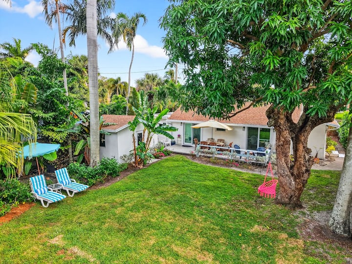 West Palm Paradise: Huge Backyard Bbq Arcade Games - West Palm Beach, FL