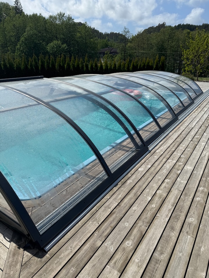 Hus Med Svømmebasseng - Norway