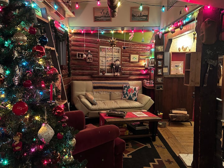 Authentic Alaskan Dry Cabin - Juneau, AK