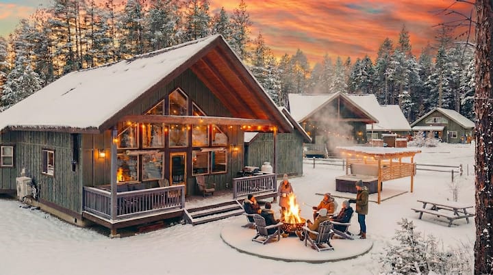 Luxe Retreat With Fire Pit, Game Room, And Hot Tub - Ronald, WA