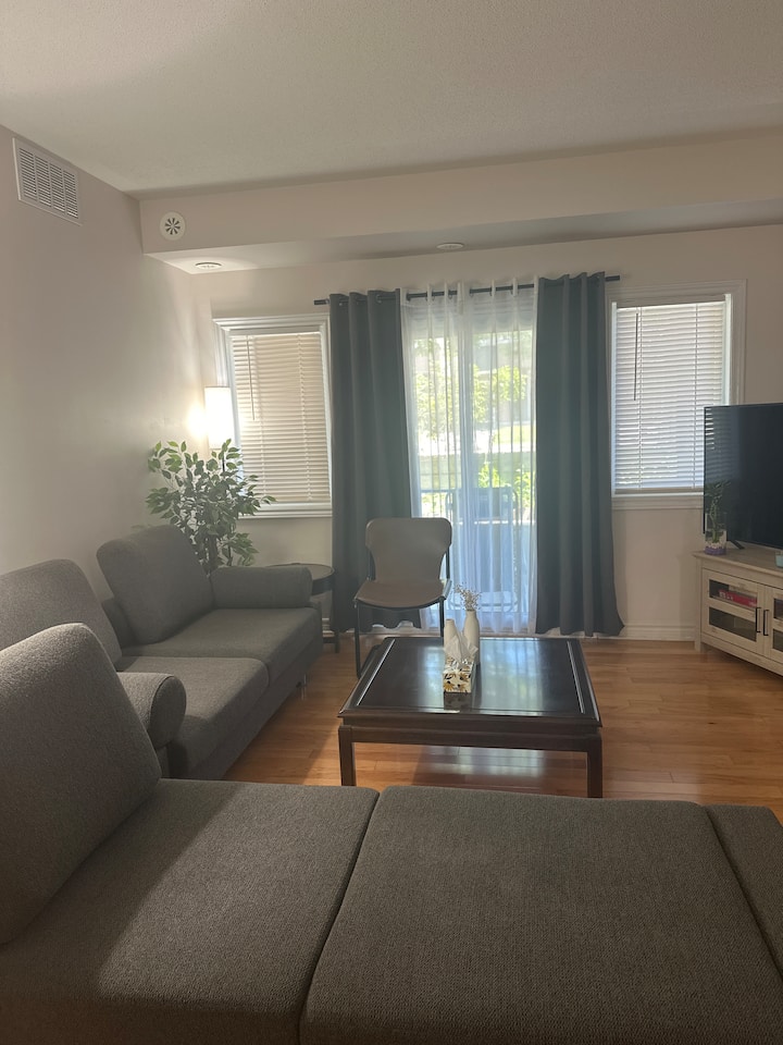 2br Apartment In Quiet Neighbourhood, Near Airport - Ottawa