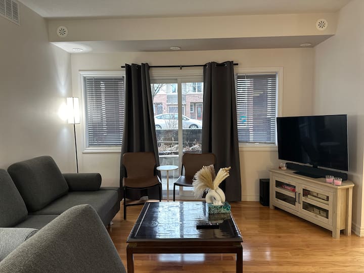 Entire Family-friendly 2br, Near Airport - Ottawa
