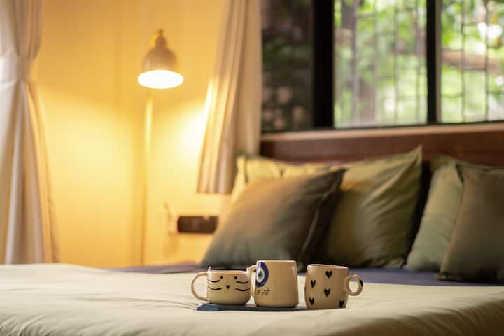 Centrally Located 1 Bhk Flat In Khar. (Sh Dua) - Mumbai