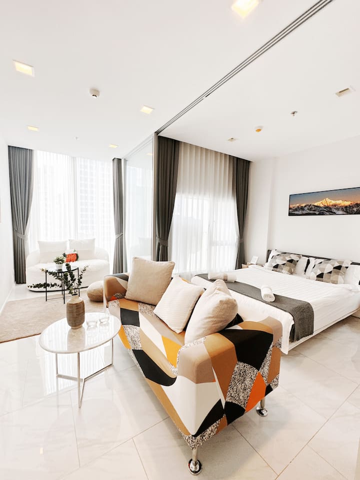 Spacious Modern Stay Central Bkk Near Bts & Malls - Bangkok