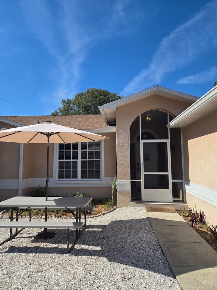 Artsy Getaway With Native Gardens And Fire Pit - St. Petersburg, FL