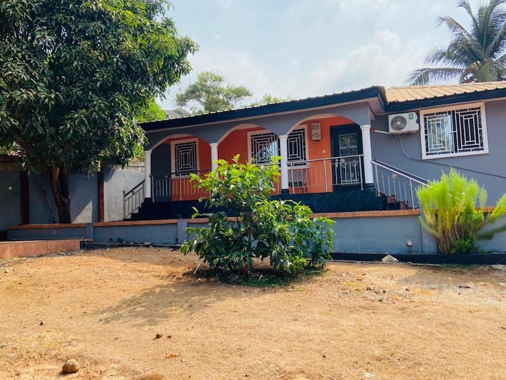 We Yone Bungalow - Freetown