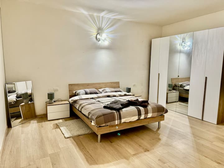 Lion Home - Appartamento Piano Terra In Piazza - Faenza