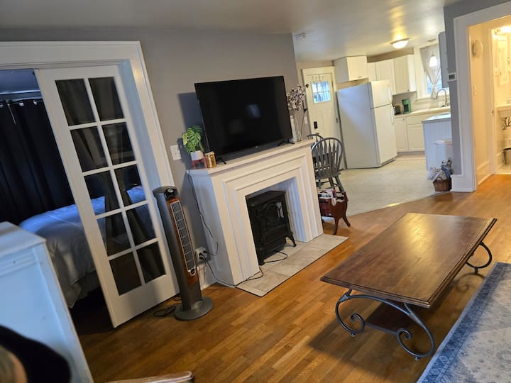 Charming Private Guest House - Billings, MT