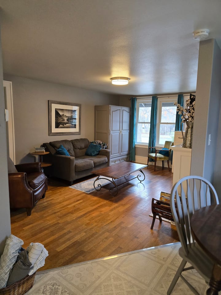 Charming Private Guest House - Oasis, Billings