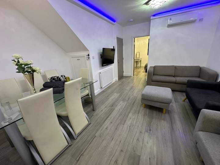 New Garden Apartment 1 , Hendon - London