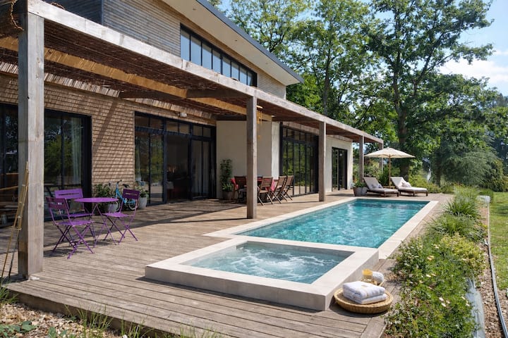Maison Avec Piscine Et Jacuzzi à La Campagne - Redon