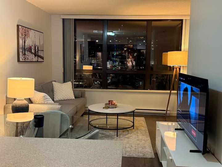 1 Bedroom/1 Bathroom Apartment-prime Location - Vancouver