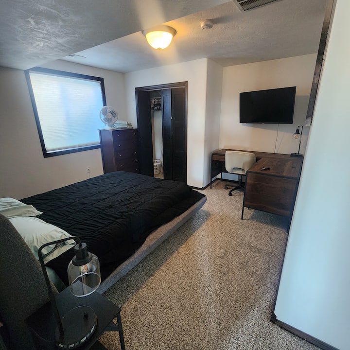 Quiet Room On The East Side. Green Room. - Sioux Falls, SD