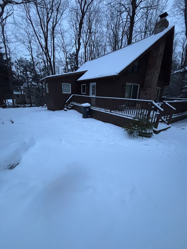 °A/c°w/d°bbq°heart Of Poconos °Fireplace°hot Tub - Mount Pocono, PA