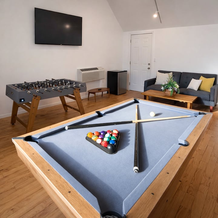 Near Yale | Game Room + Spacious Yard - Sleeping Giant State Park, Hamden