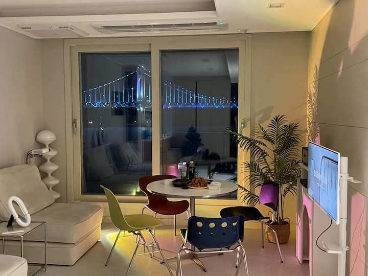 광안대교정면뷰/침실2+거실1/침대3/최대6인/아기의자/호텔침구/완전청결/무료주차 - Busan