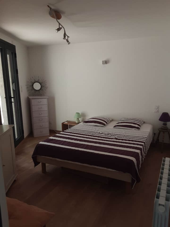 Ch Deux Pers Douche Et Wc Privative - Avignon