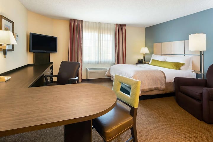Near Center City! Pet-friendly Rental W/ Parking! - Cherry Hill, NJ