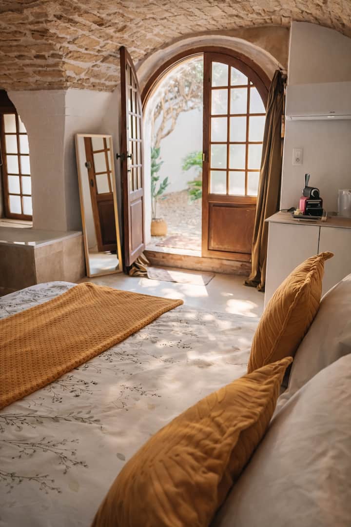 Chambre Cosy Et Accès Au Spa. 
Petit Dej Inclus ! - Lunel