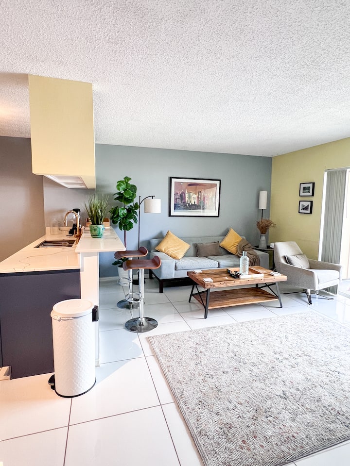 Fantastic 1b/b W/d - Pool/squash/golf In Hollywood - Hollywood, FL