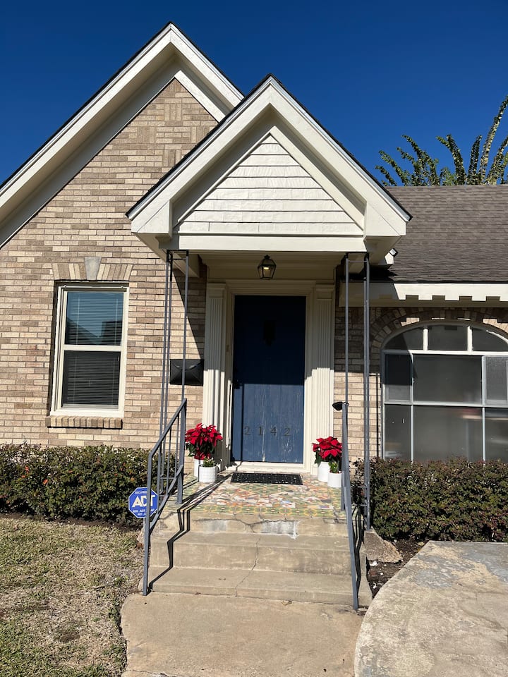Upper Kirby/montrose Bungalow - Houston, TX