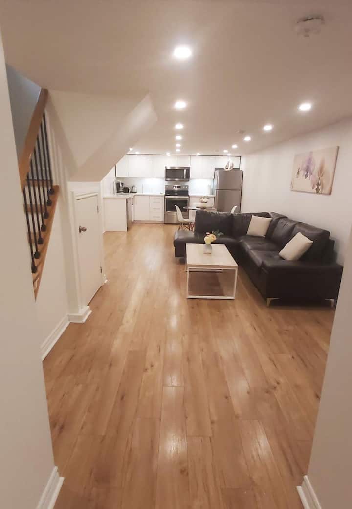 Spacious Lovely Unit With Separate Entrance! - 미시소거