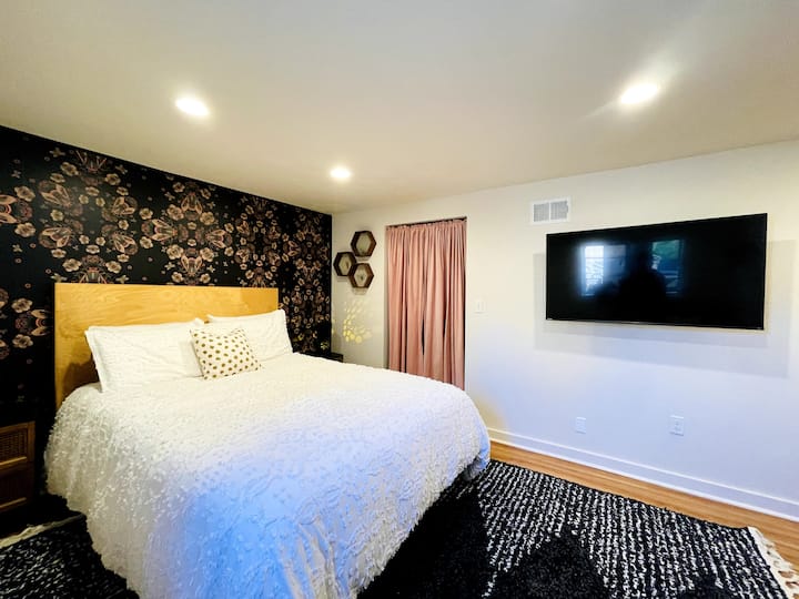 Garden Suite Steps From 28th Ave’s Restaurant Row - Portland, OR