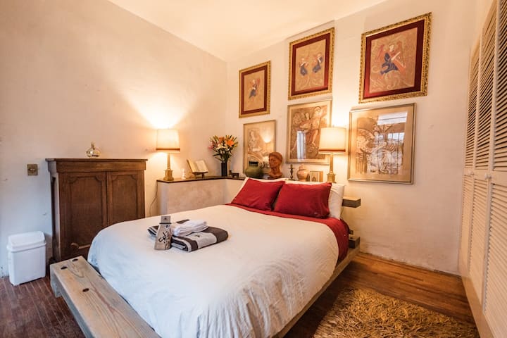 Casa Manuel México
Boutique House
ÁNgeles Room - Mexico City