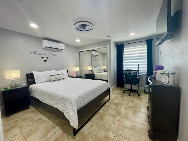 Cozy Suite 4 With Private Entrance. - タンパ, FL