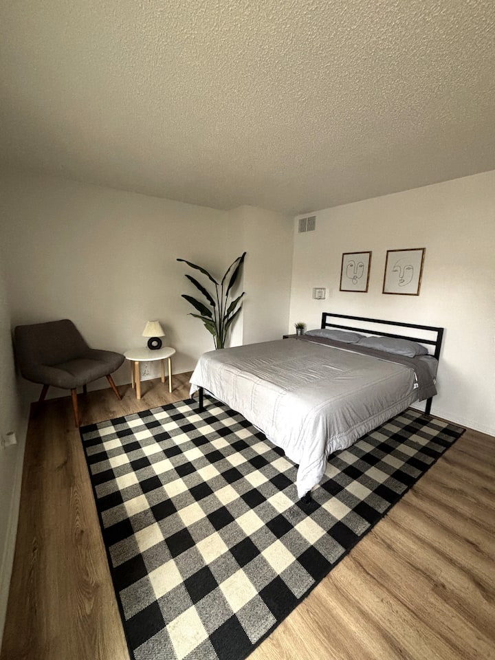 Private Studio Near Great Lakes Crossing - Auburn Hills, MI