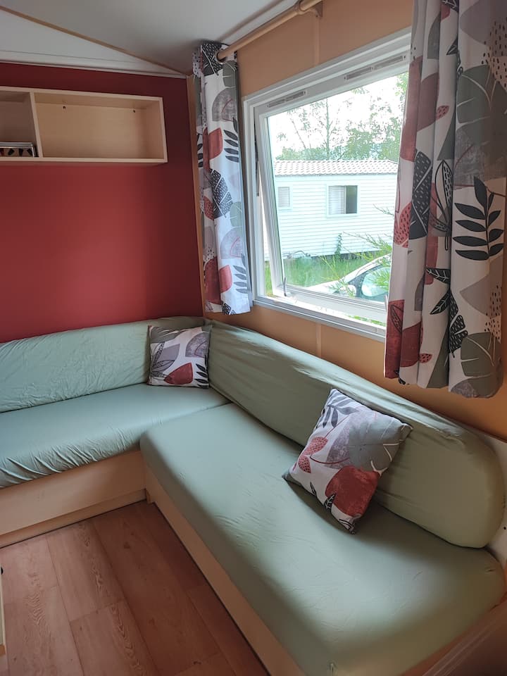 Mobil Home Au Bord Du Lac Du Laouzas - Camping 4* - France