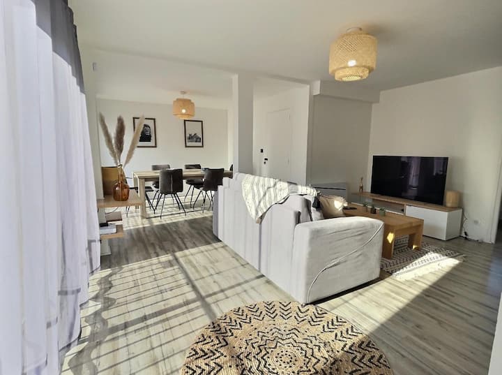 Lumineux - Vue Canaux - Parking - 6 Personnes - Valence