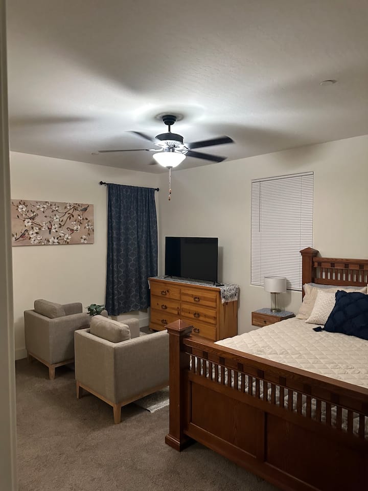 Travel Professional- Master Suite.private Bathroom - Bakersfield, CA