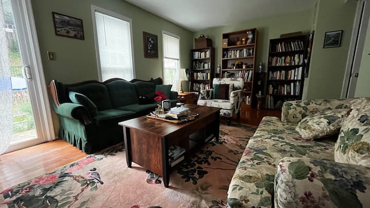 Entire Townhouse 2 Bed 2 Bath - Gaithersburg