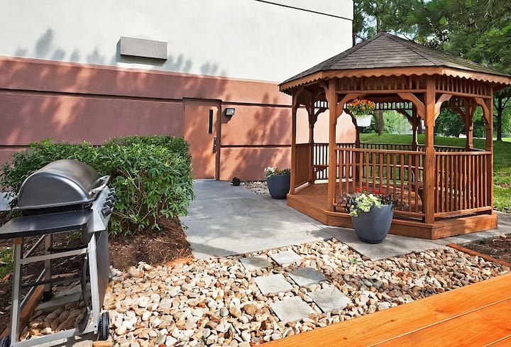 4 Units Close To East Tennessee History Center! - Knoxville, TN
