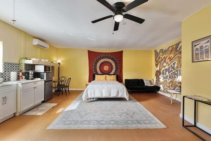Welcome To The Jungle - Suite Near The Beach! - Pensacola Beach, FL