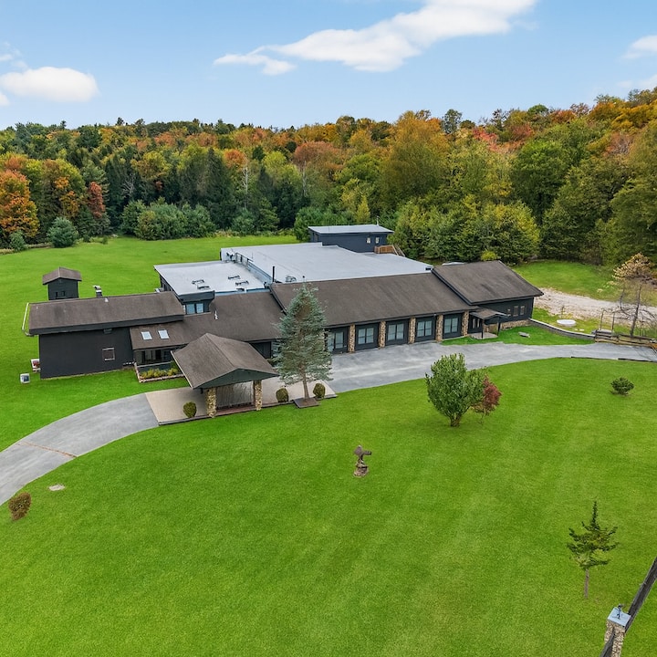 The Malon Villas Retreat - Sleeps 40+ (Venue) - Monticello, NY