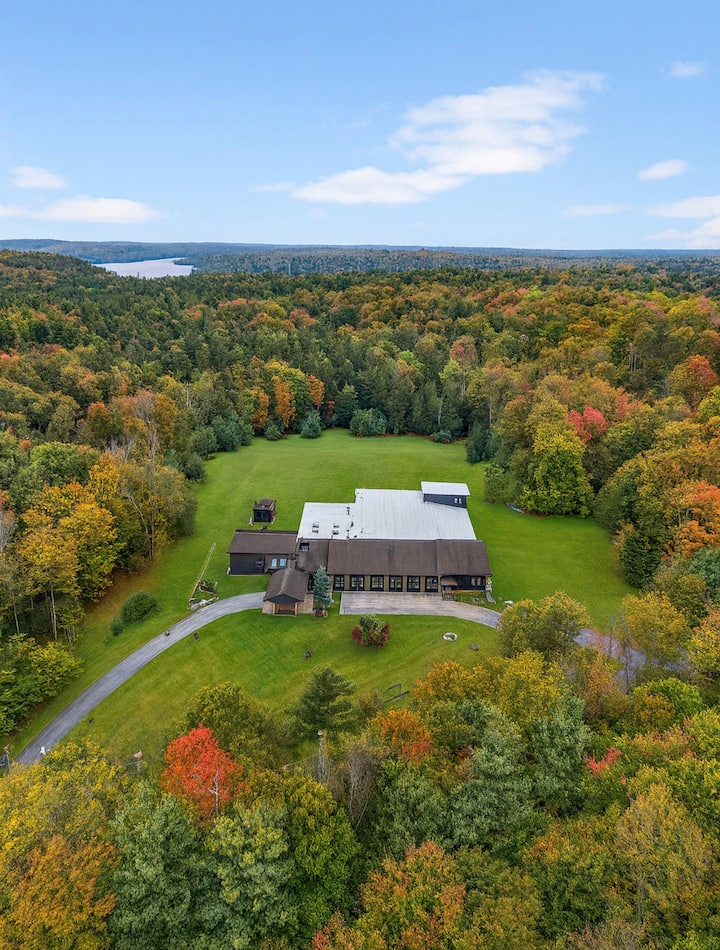 The Malon Villas Retreat - Sleeps 40+ (Venue) - Monticello, NY