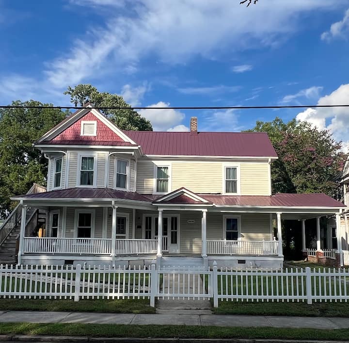 Convenient Downtown Lodging - High Point, NC