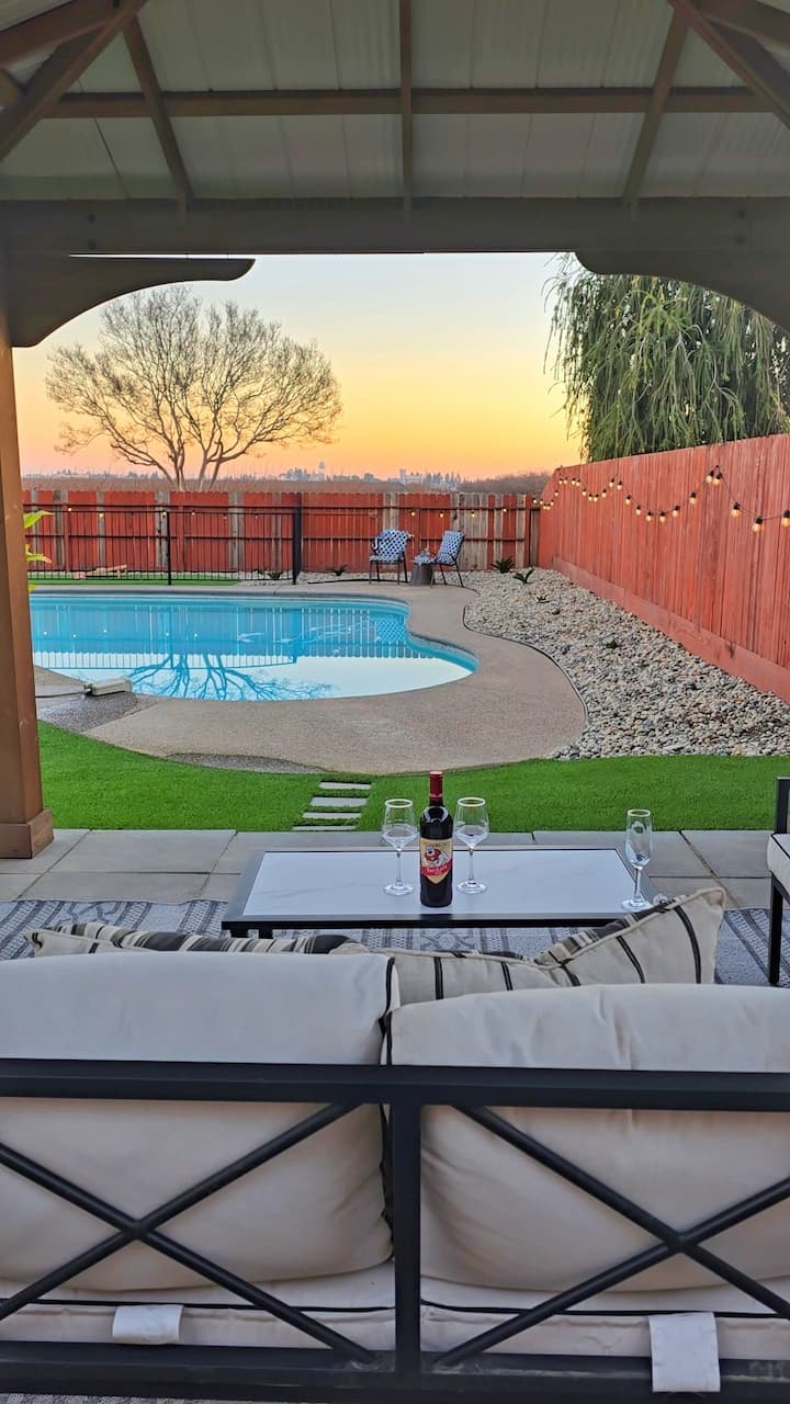 Fresno State 4br/2ba+private Pool +Game Room+ Gym! - Fresno, CA