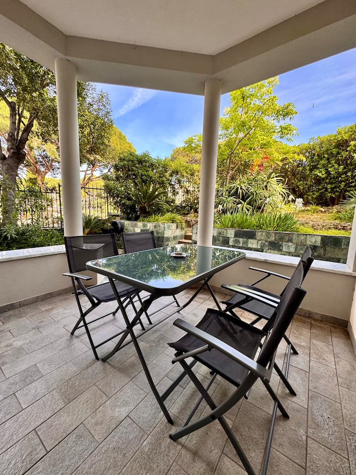 Relax With A Private Patio_verdeacqua_ - Noli