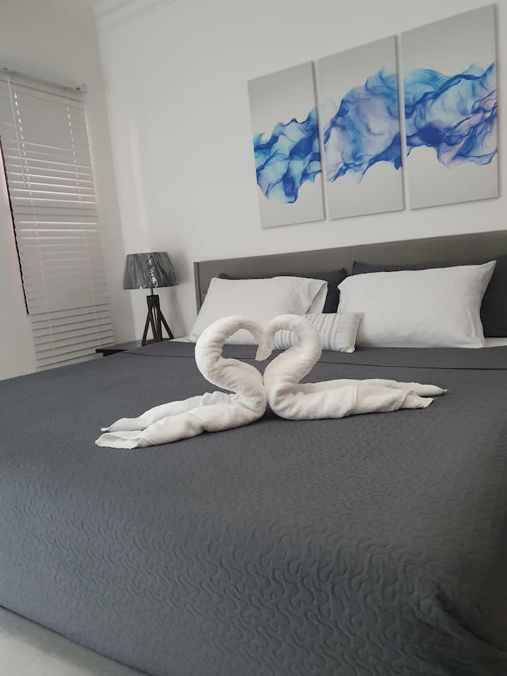 Suite Ejecutiva Con Wifi Rápido Y Parqueo Privado - San Pedro Sula